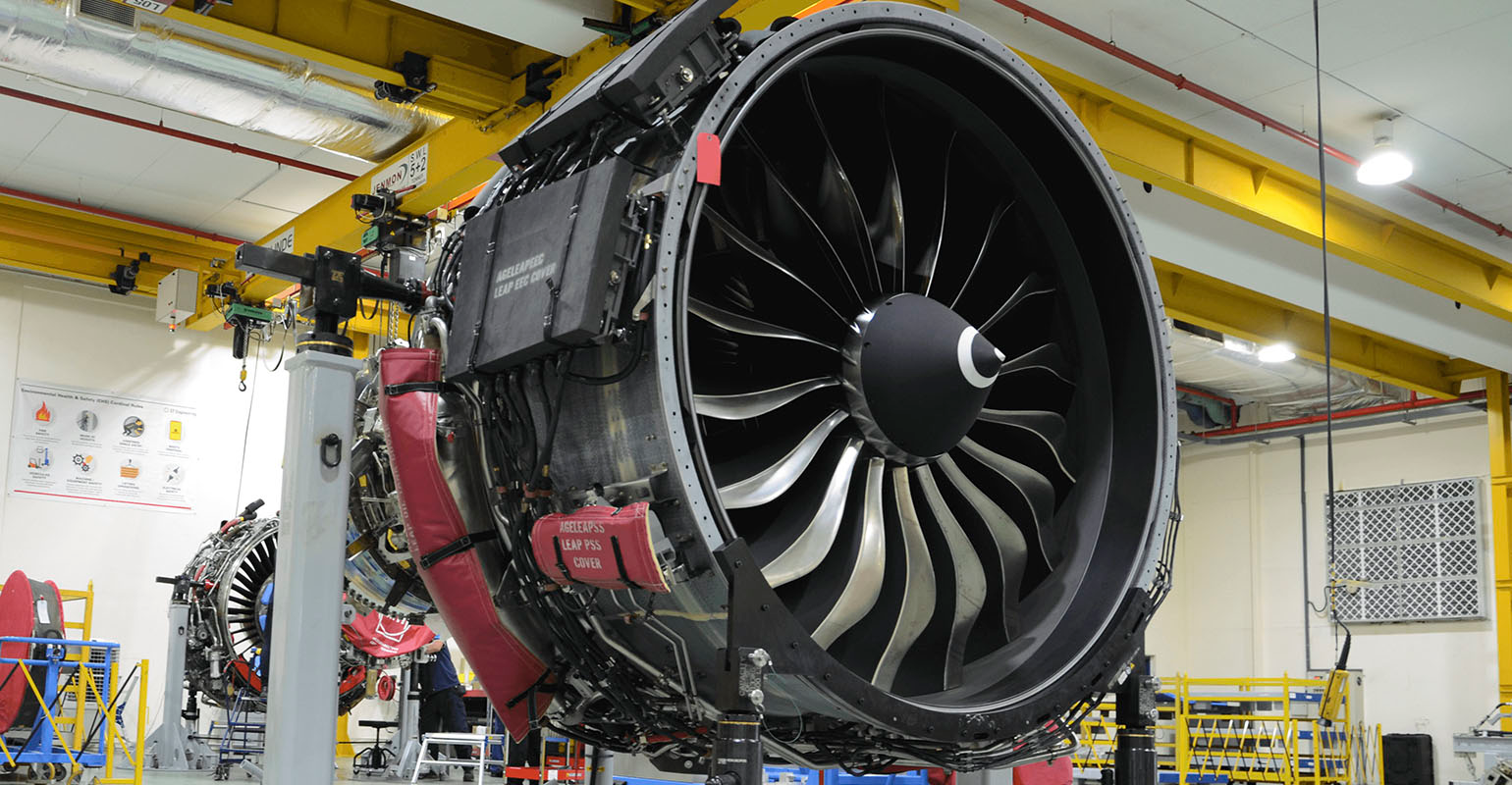 Airbus Delivers First A321neo with New Pratt & Whitney Engine ...